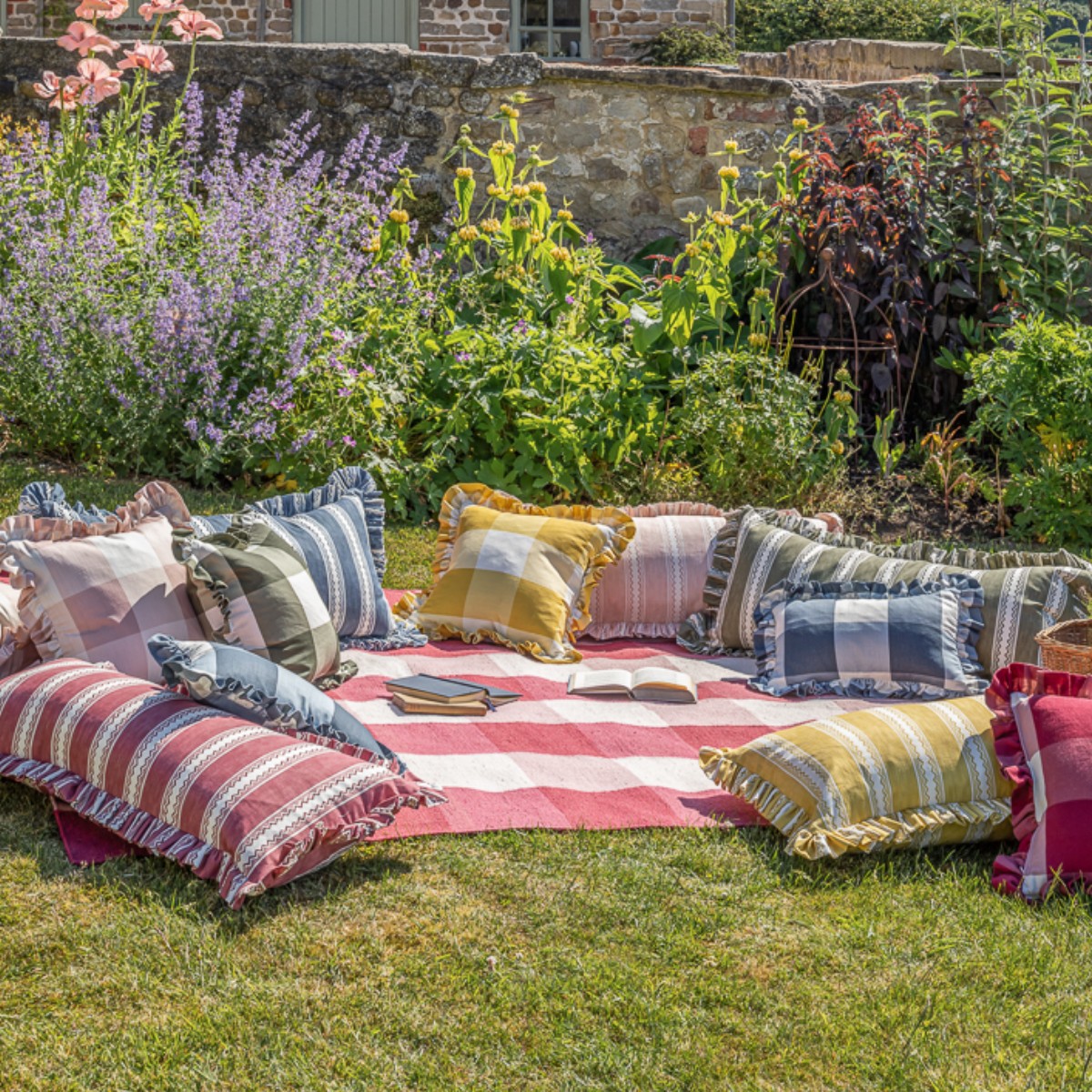 Salvesen Graham | Cushions